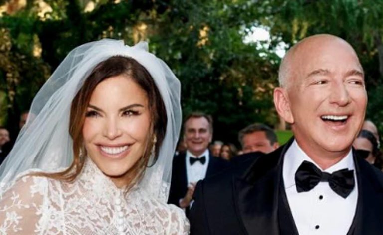 Jeff Bezos and Lauren Sanchez: Age Gap, Relationship Timeline, and ...
